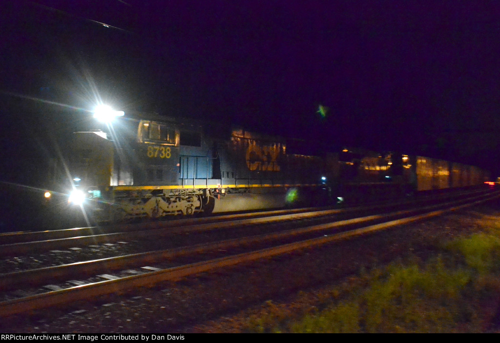 CSX SD60I 8738 leads Q140-01